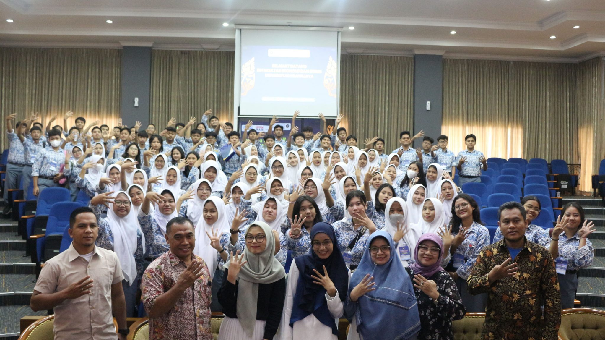 Kunjungan SMAN 4 Bekasi ke Fakultas Ekonomi dan Bisnis Universitas ...