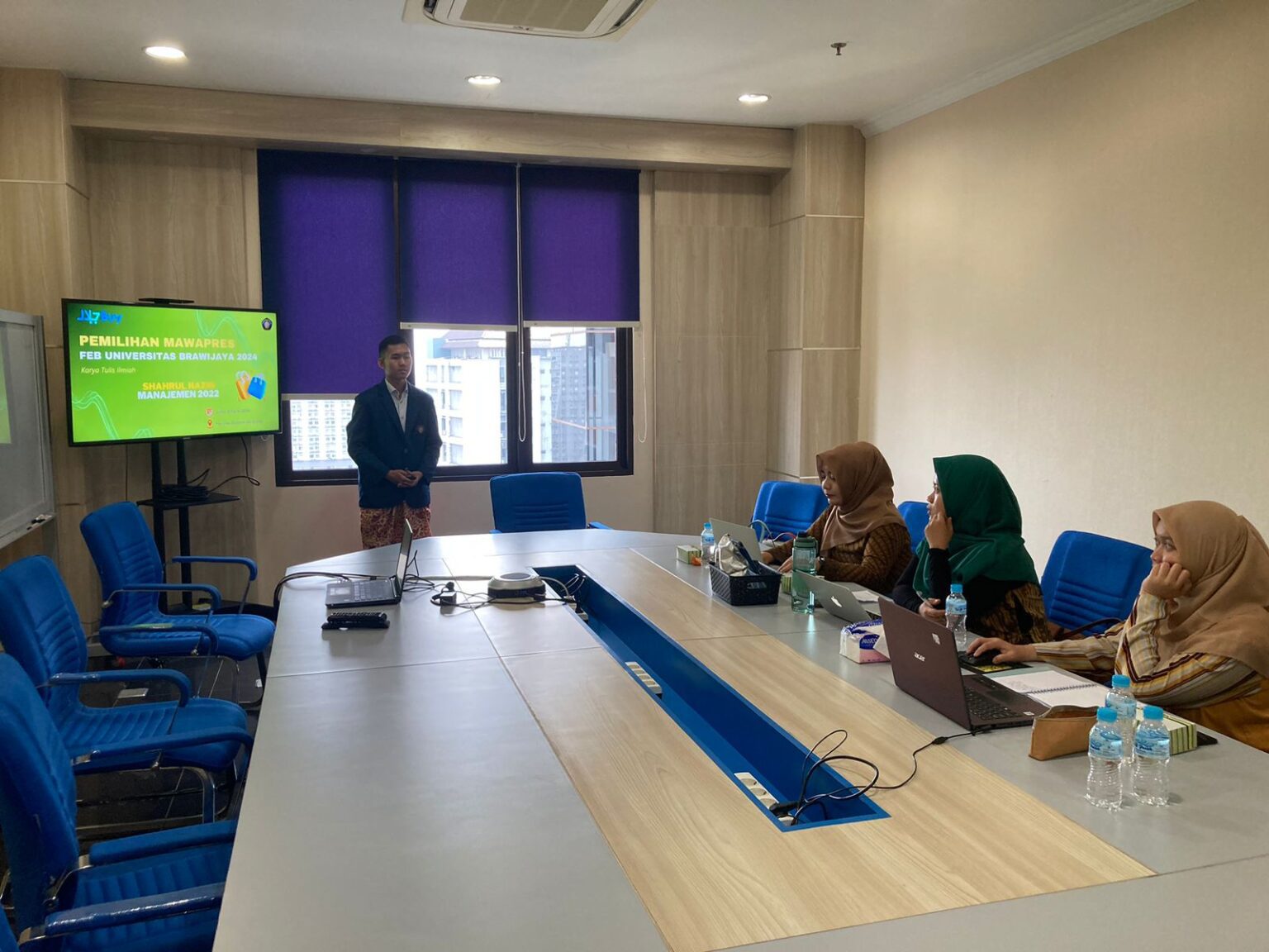 PENJARINGAN MAHASISWA PRESTASI TERBAIK FEB UB - Fakultas Ekonomi dan ...