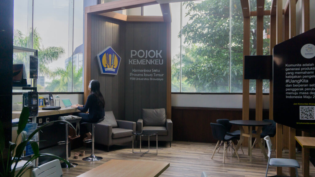 Fasilitas Pendidikan - Fakultas Ekonomi dan Bisnis Universitas Brawijaya