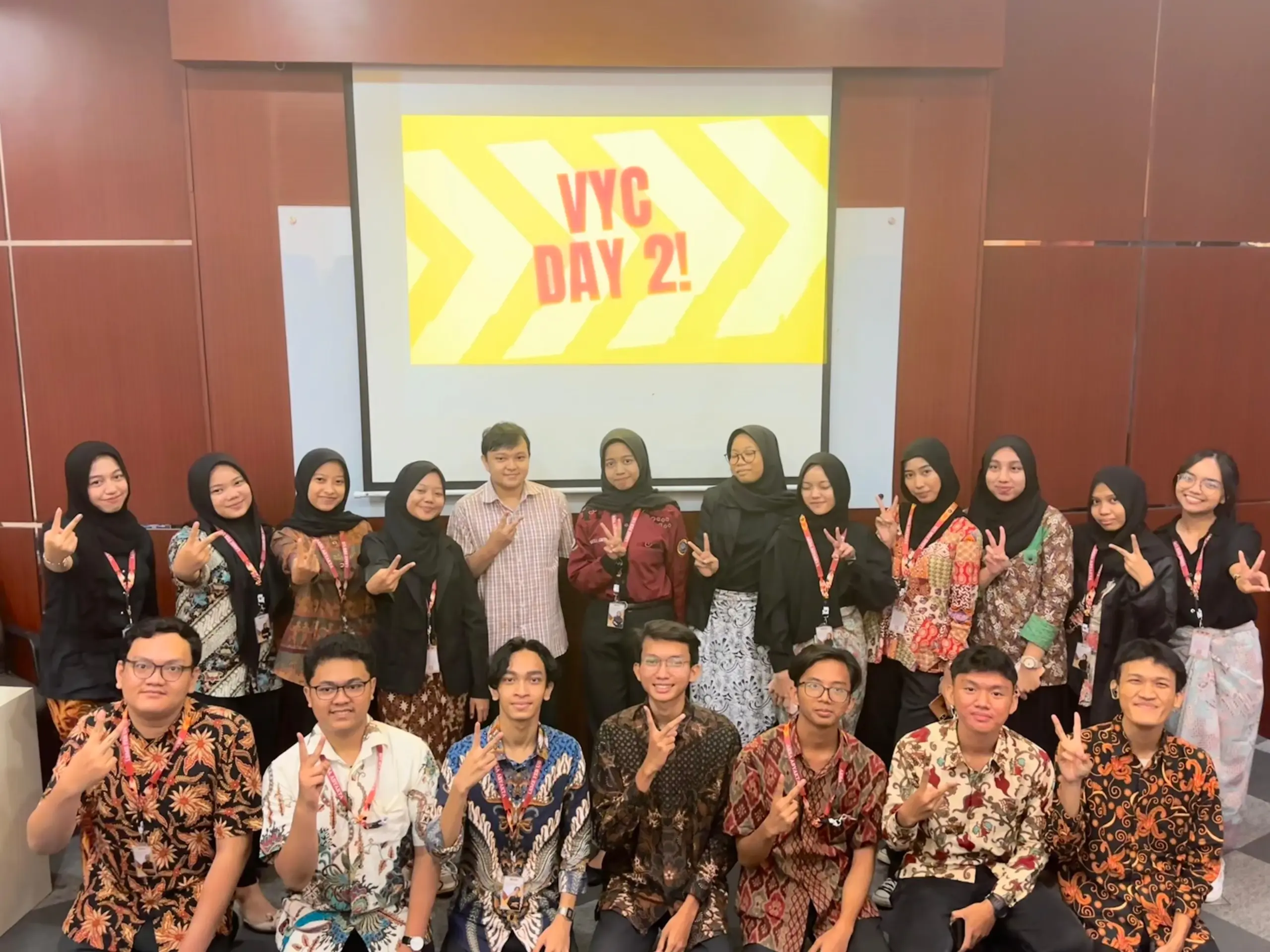 Visualizing Your Competition 2024 - Fakultas Ekonomi dan Bisnis ...